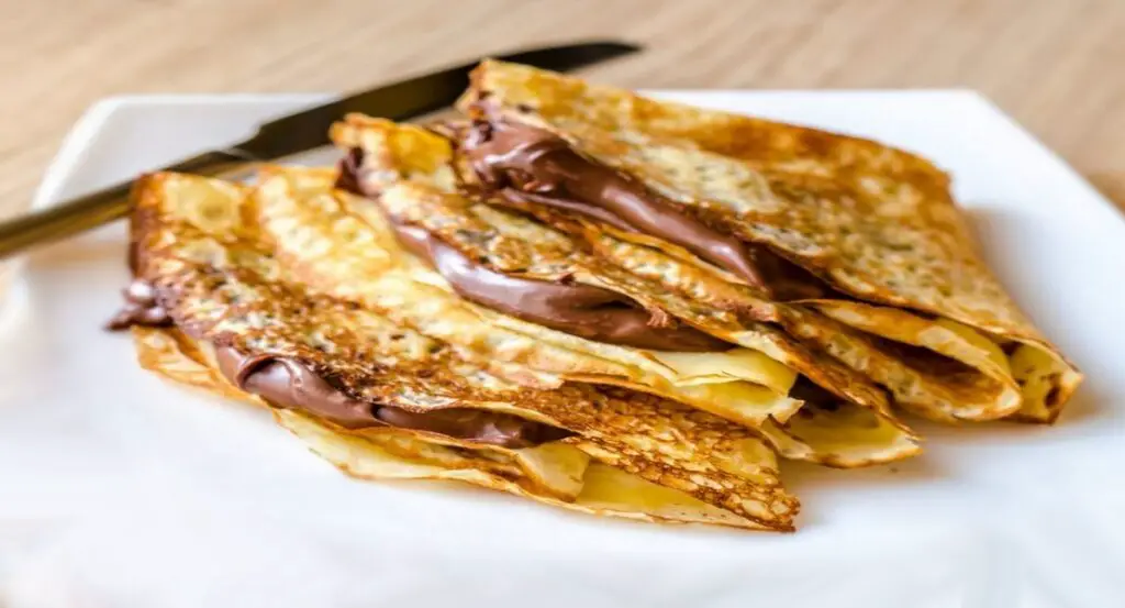 CRÊPES AU NUTELLA - Mes Recettes Faciles