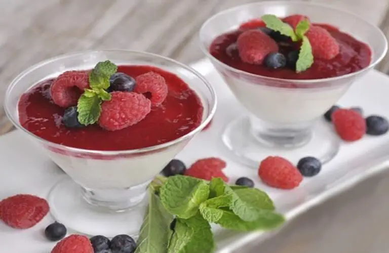 Panna cotta amande et fruits rouges WW - Mes Recettes Faciles